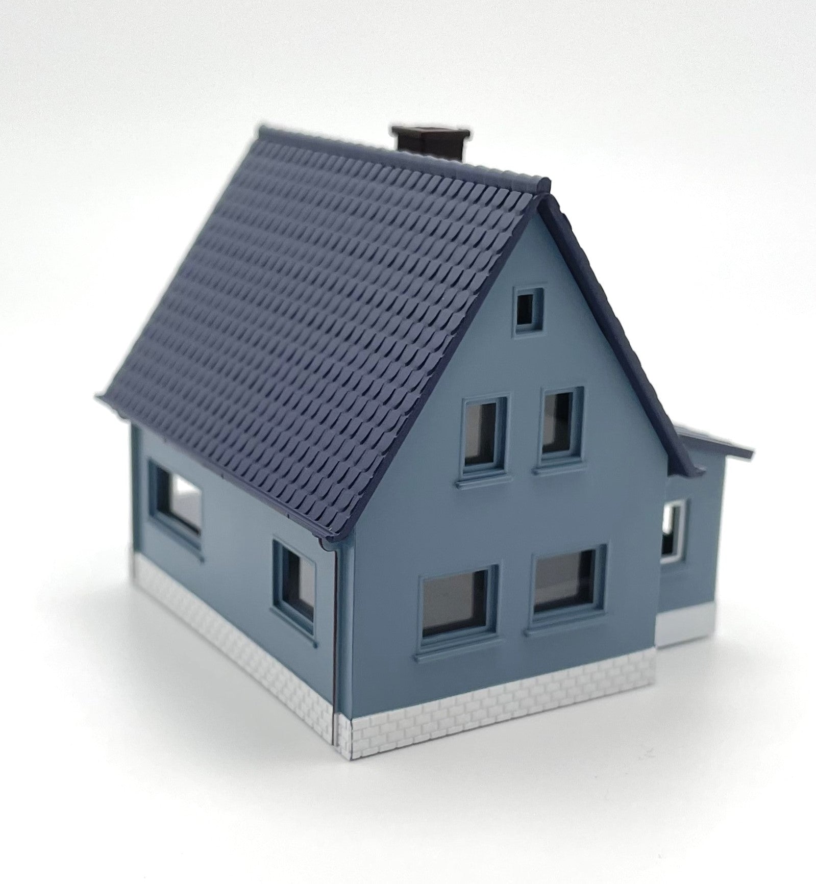 N Scale Bungalow - Blue with Black Roof (Pre-Assembled) – Rock Island Hobby